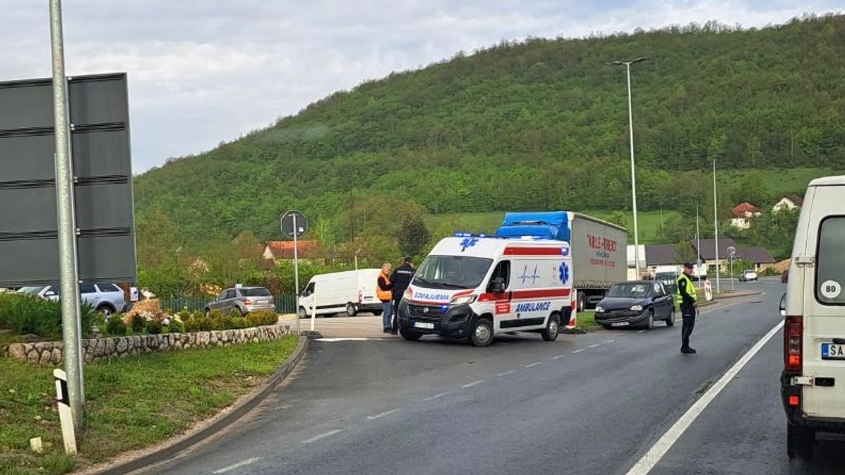 Teška nesreća kod Užica, sudarila se dva automobila, stvara se zastoj - Blic