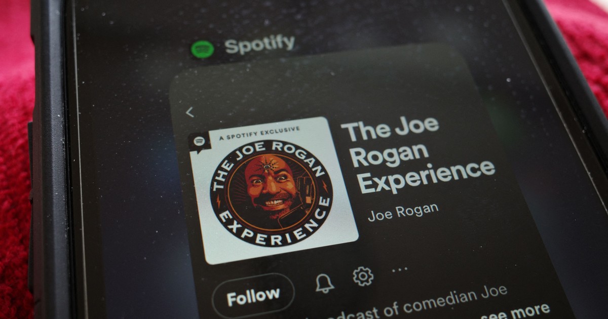 Alex Jones tried to persuade Joe Rogan to let Andrew Tate on 'The Joe ...