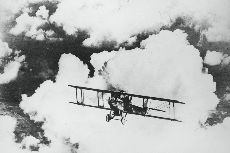 Niemal niewidomy pilot zdołał opanować spadający samolot. Niezwykły ...