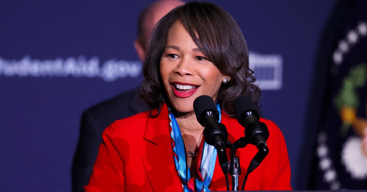 Lisa Blunt Rochester eyes chance to break barriers as Delaware's first ...