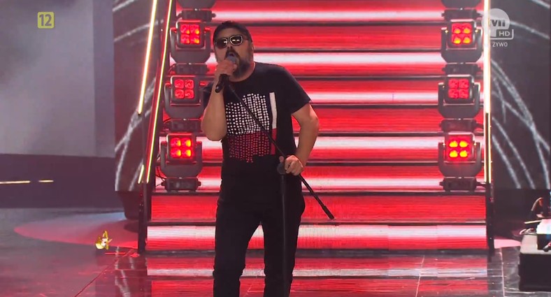 Dr Misio w Sopocie. Arkadiusz Jakubik uderza we władzę w Operze Leśnej - Plejada.pl