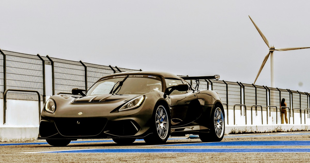 Producent aut Lotus może przenieść produkcję do USA. Przez cła Trumpa