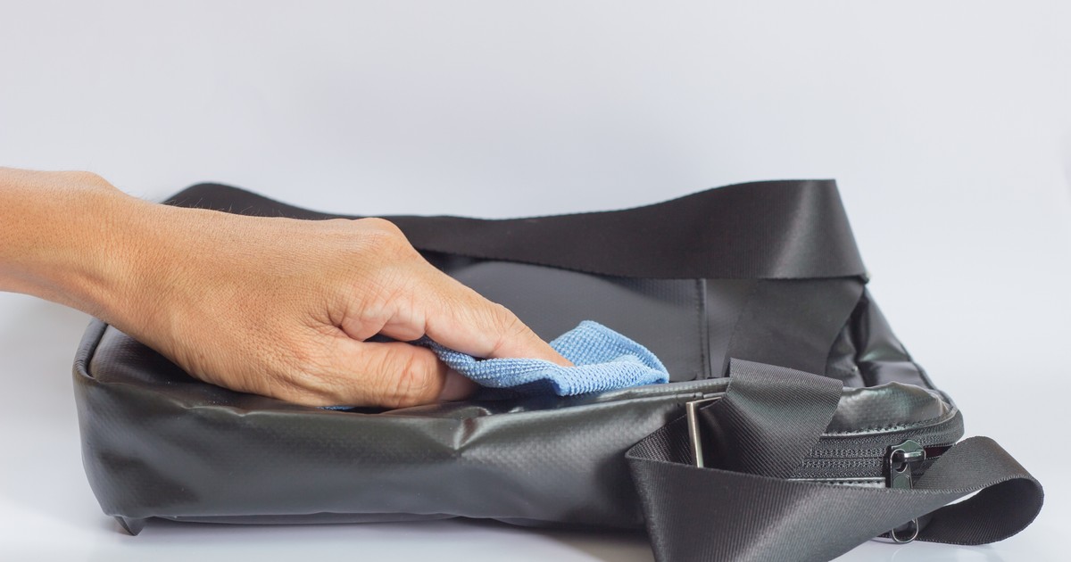 Piszkosak a táskáid? Ne tedd be a mosógépbe, így tisztítsd meg ...