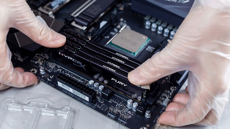 Pamięć RAM w komputerze i smartfonie: czym jest i jak ją dobrać?