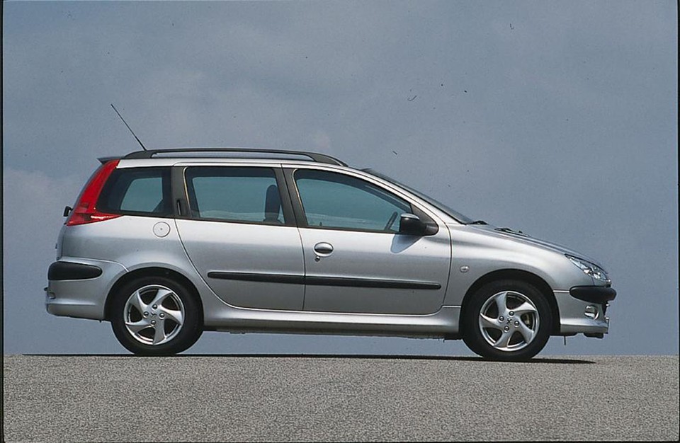Małe kombi o dużych zaletach - Peugeot 206 SW 2.0 HDI kontra Skoda ...
