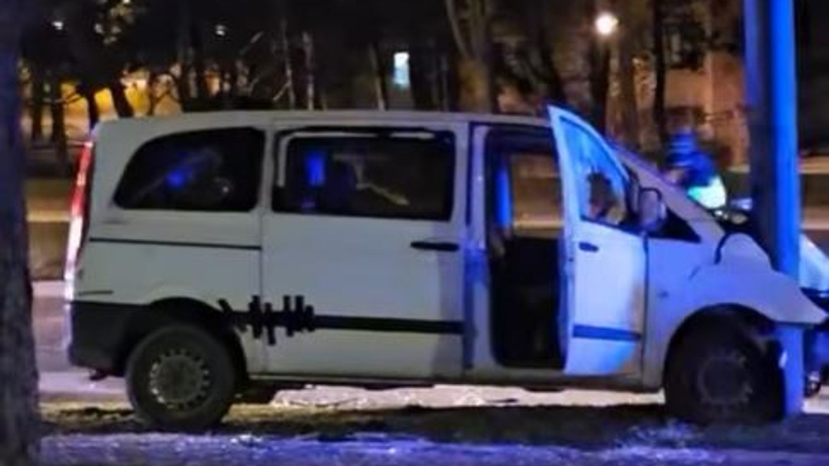 Demolirano vozilo na Medaku: Grupa momaka istrčala iz automobila i ...