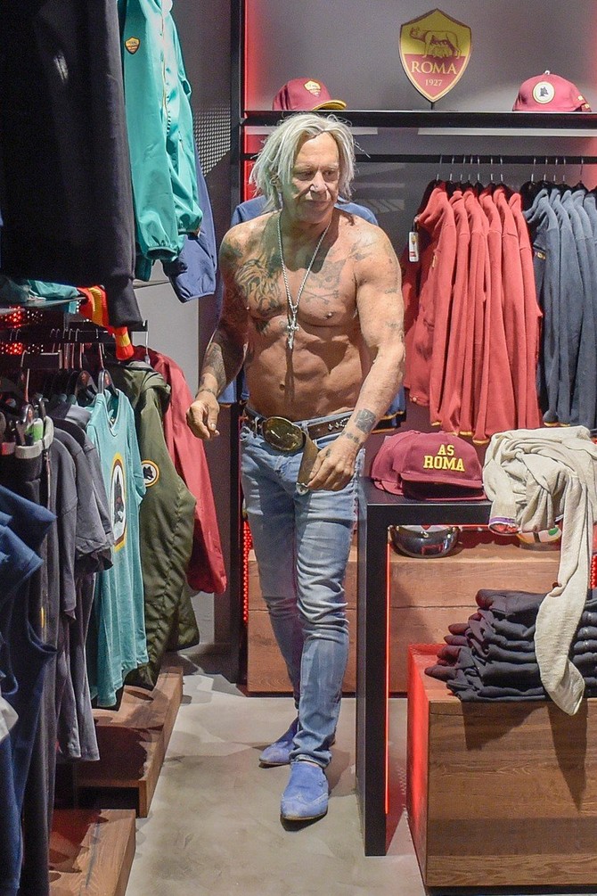 Miki Rurki uslikan u Rimu: Priredio šok veći nego svi prethodni - Zena.rs