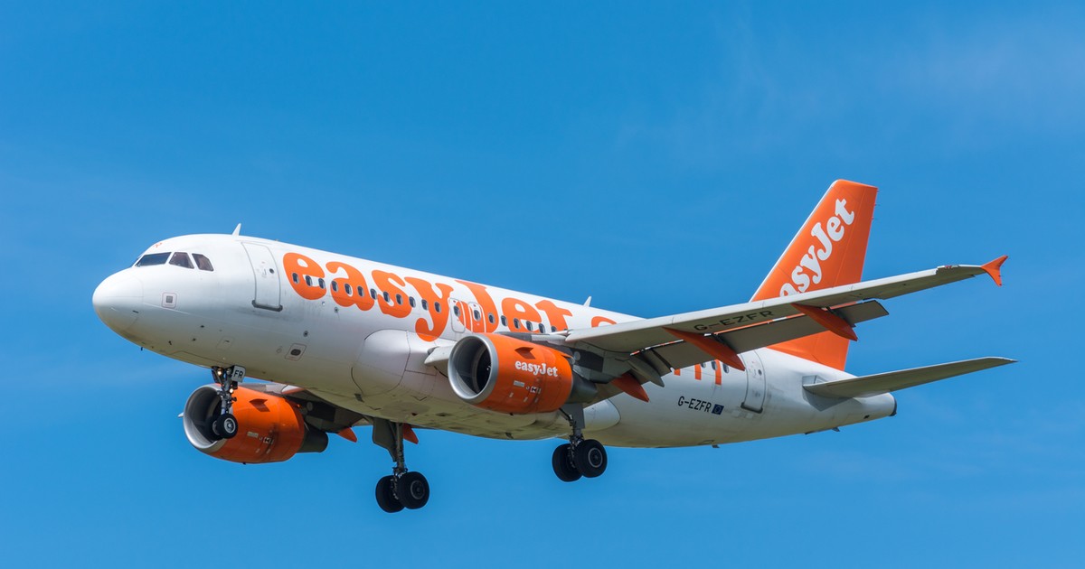 Wypił butelkę whisky i zaczął dusić stewardessę - Podróże