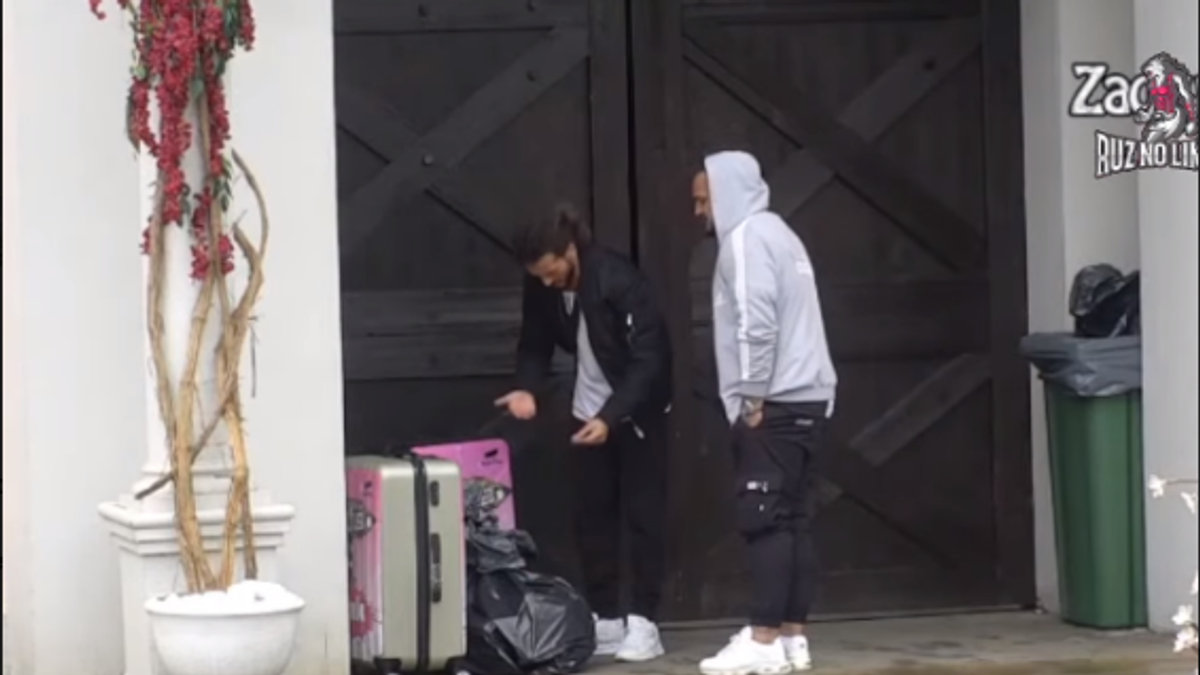 Adam Labunski plače ispred kapije nakon sukoba sa Urošem Ćertićem - Blic