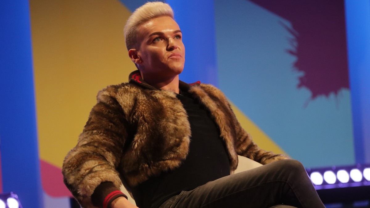 VV Greg eldöntötte: nem megy férjhez - Blikk