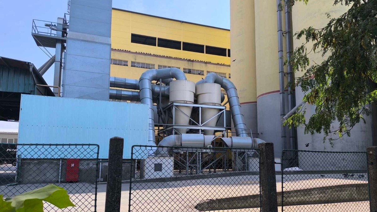 Prve slike sa mesta užasa u Zemunu: Radnik pao u praznu komoru mlina ...