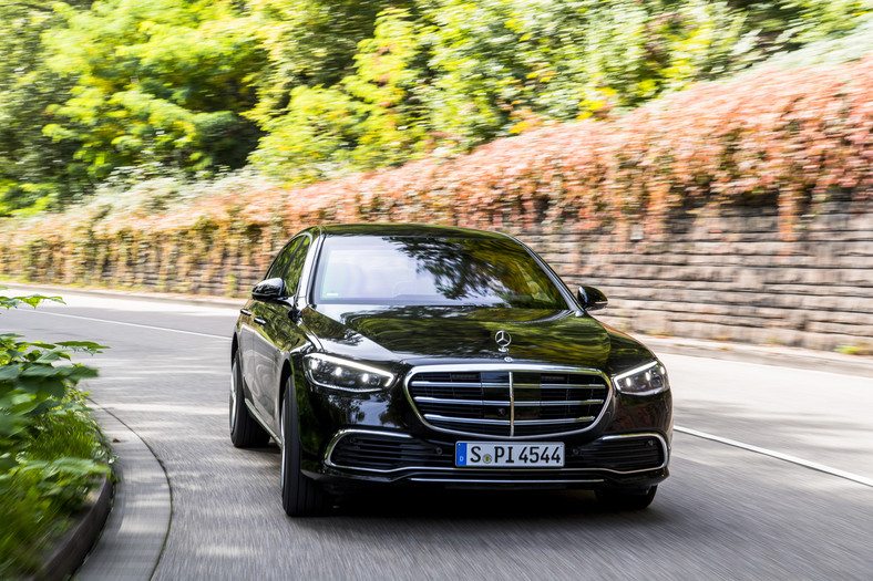 Nowy kanclerz Niemiec Olaf Scholz będzie korzystał z Mercedesa S680 Guard