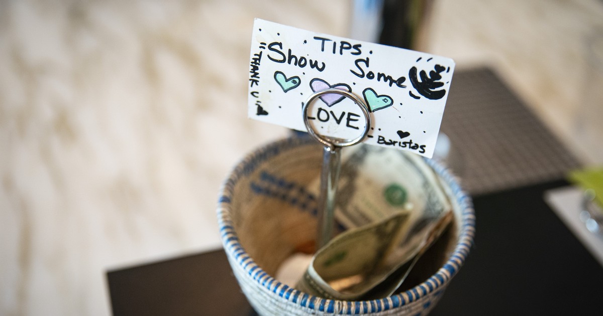 3 strategies that help servers get big tips | Business Insider Africa