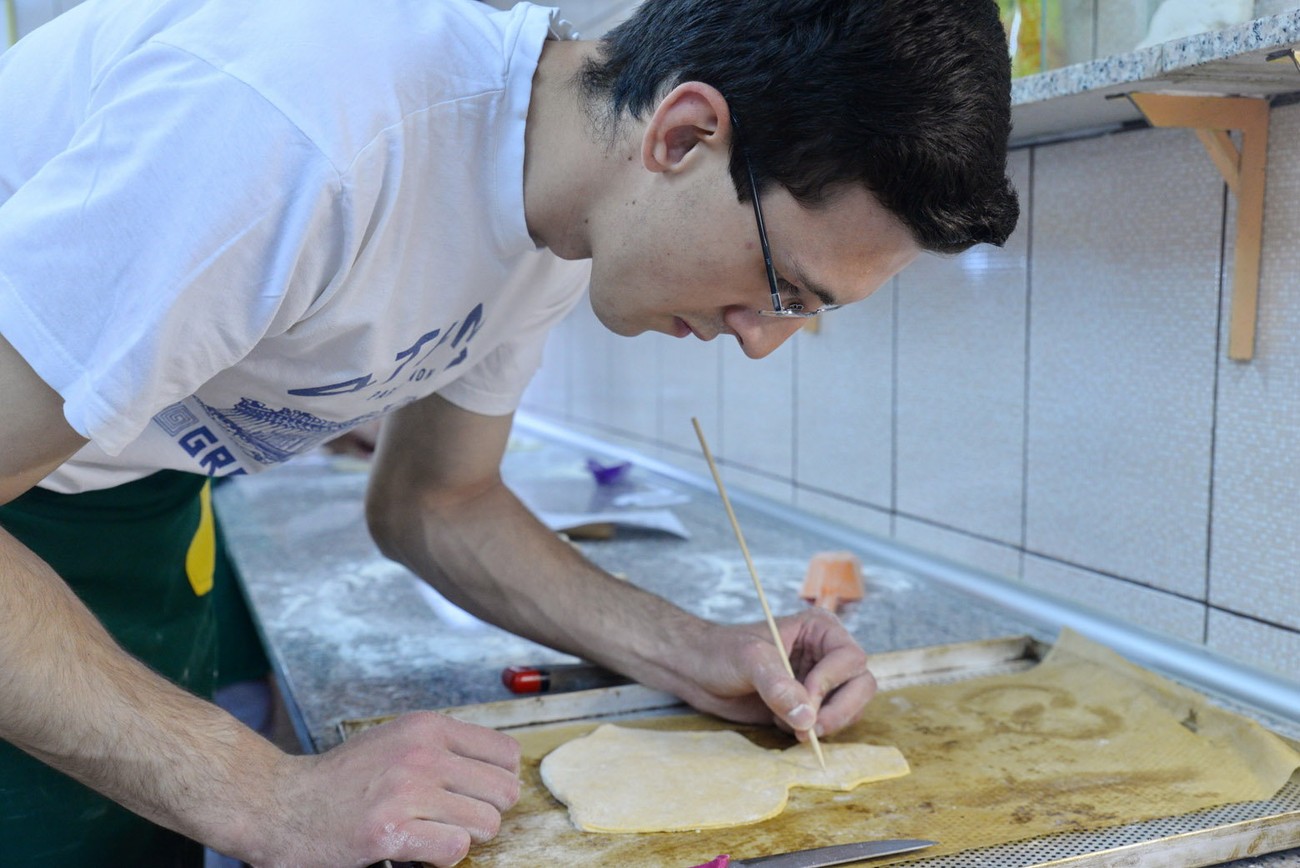 PEKARI UMETNICI Piroćanci "mese" grb Srbije i portret Vuka Karadžića