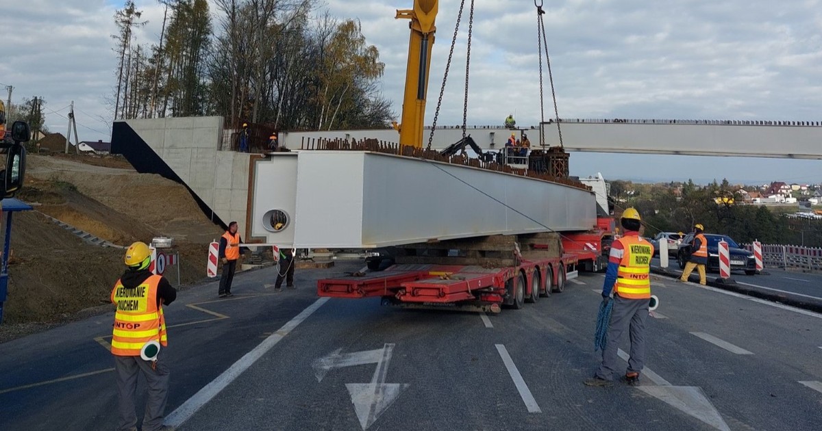 Utrudnienia na zakopiance.GDDKiA stawia długi wiadukt. Uwaga, kierowcy!