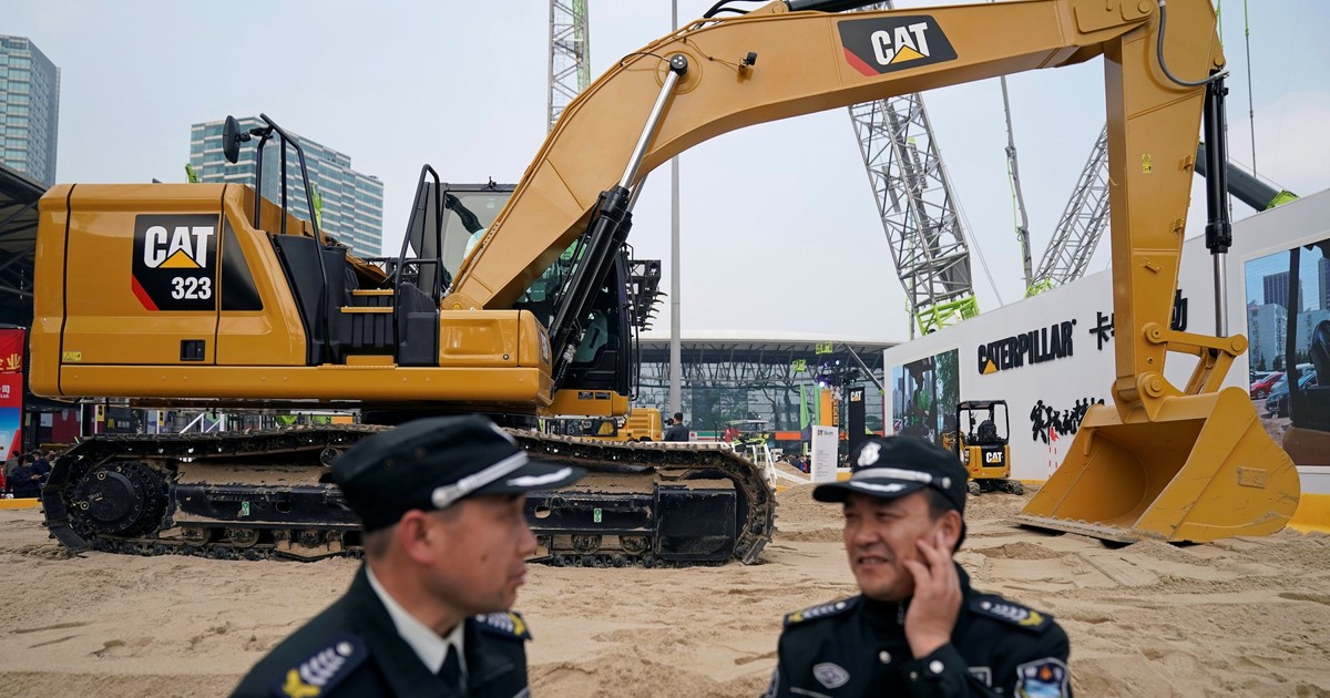 Caterpillar drops after CFO reportedly says it's set to lose market ...