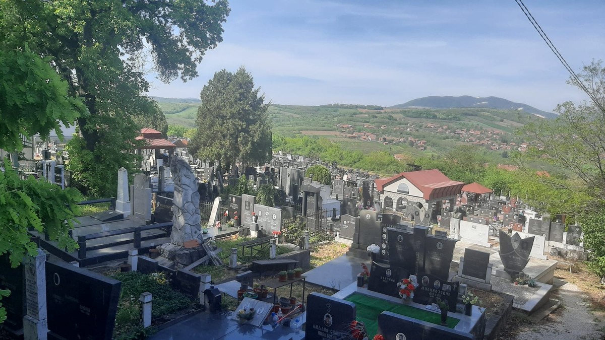 Nema mesta za sahranjivanje: Groblje u Topoli postalo tesno, evo gde se ...