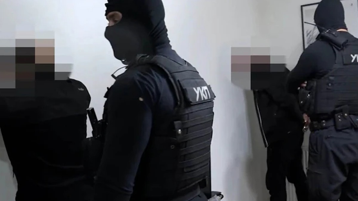 Upali u striptiz klub Branke Blek Rouz sa oružjem i pretili da će ...