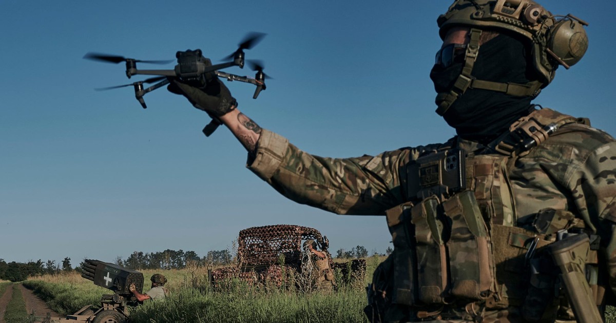 Chilling video shows fire erupting out of a Russian tank after an ...