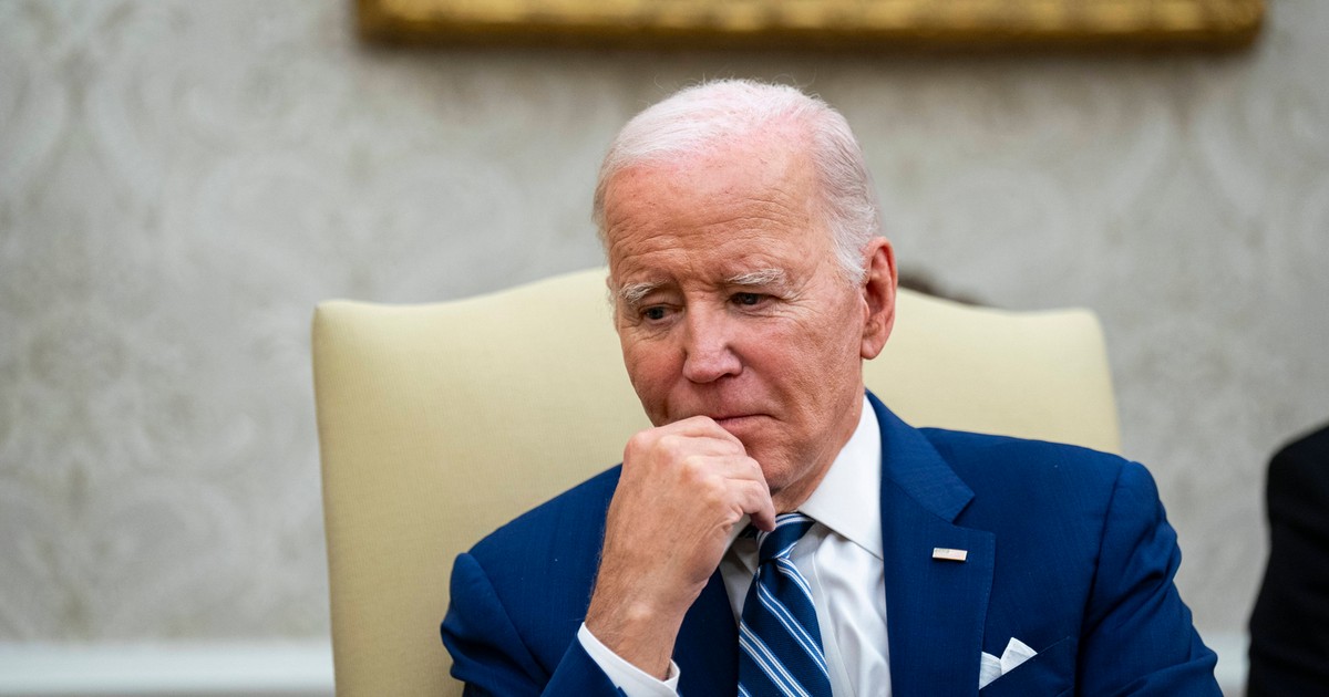 Biden na równi pochyłej w sondażach popularności. Rośnie poparcie ...