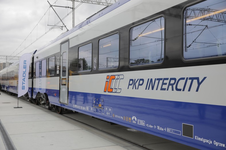 PKP Intercity chce zamontować automaty z przekąskami w pociągach - Podróże