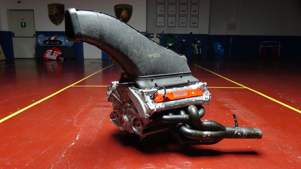 Silnik F1 Ferrari V10 na sprzedaż. Tylko co z nim zrobić?