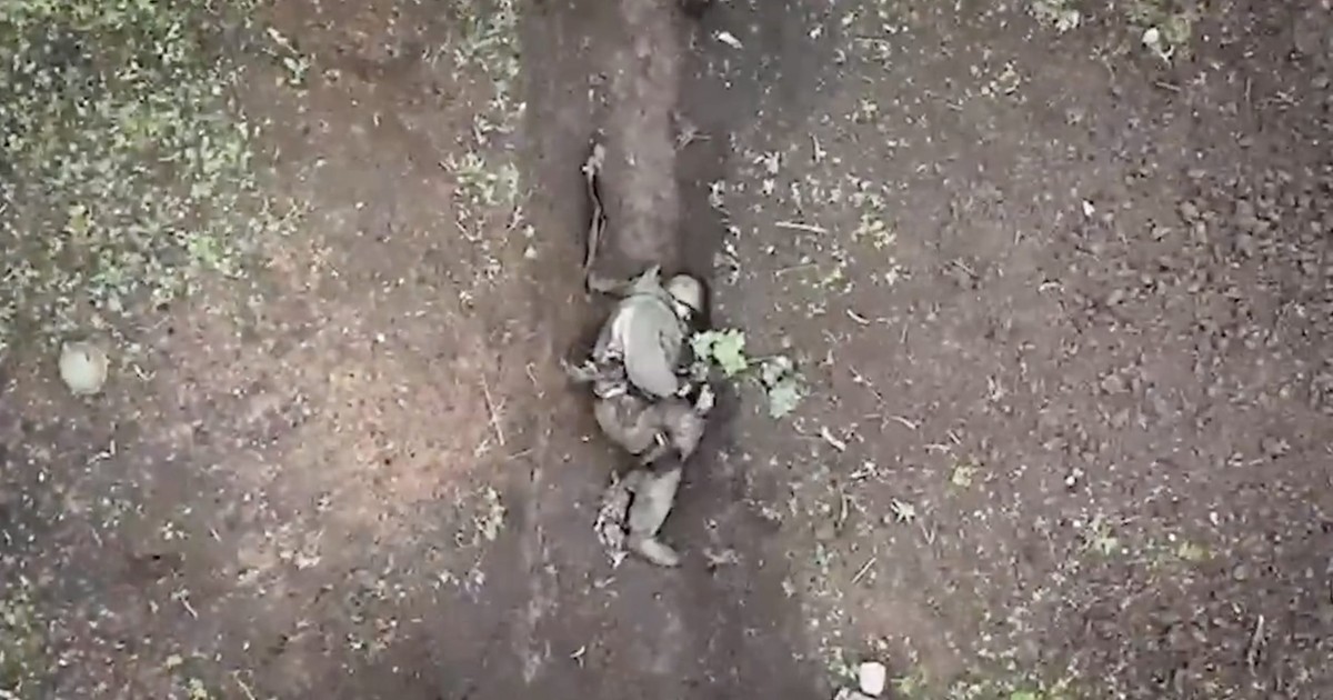 Dramatic video shows Russian soldier grabbing and tossing away ...