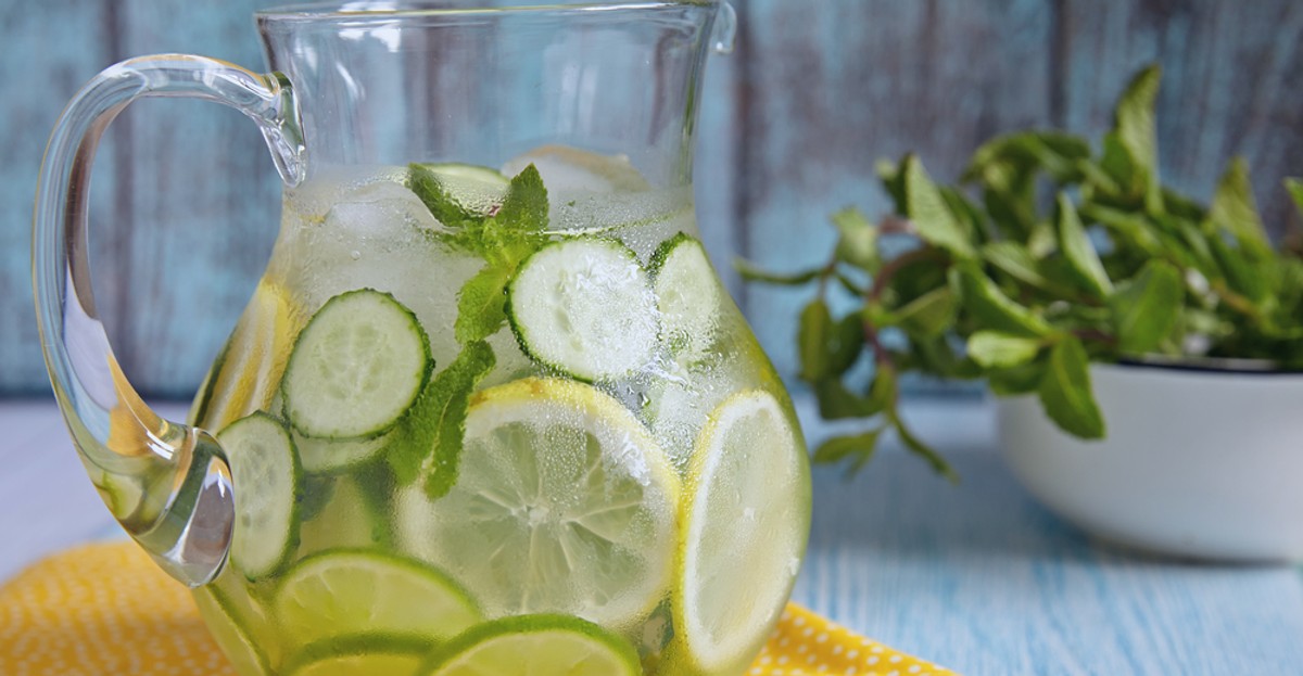 Sassy water - napój na płaski brzuch. Efekty kuracji już po miesiącu