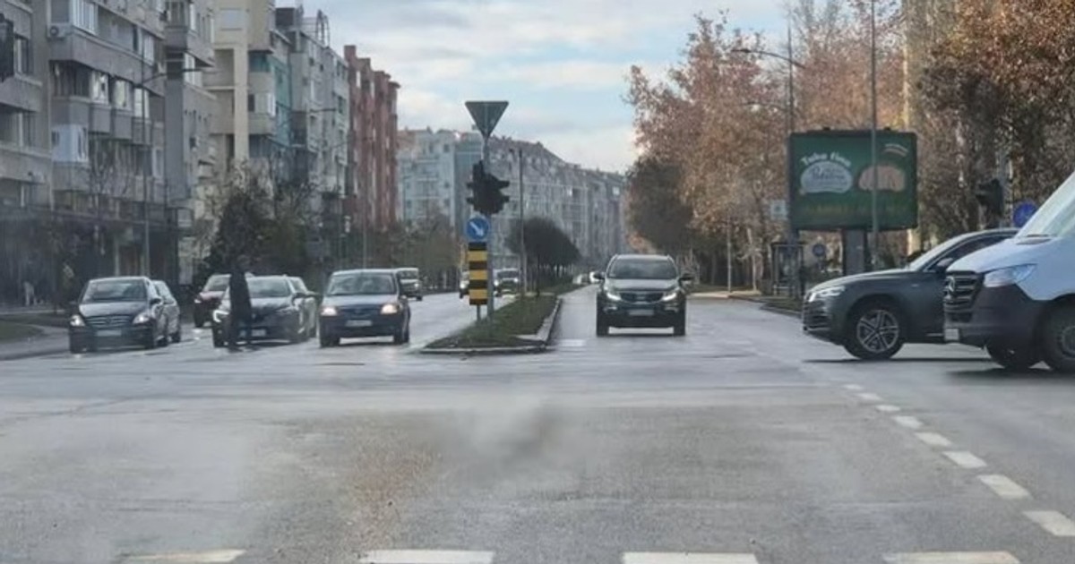 "izvucite ga iz auta da neko nevin ne bi stradao": Scena sa raskrsnice ...