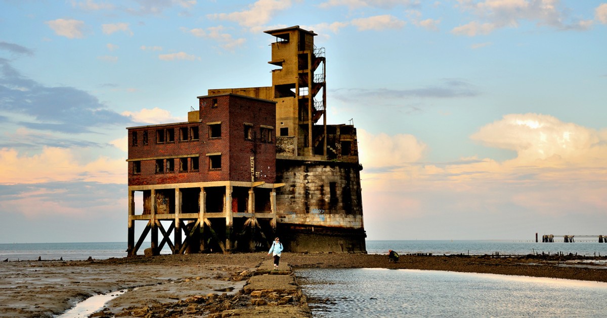 Wielka Brytania - zabytkowy fort Grain Battery Tower na Tamizie ...
