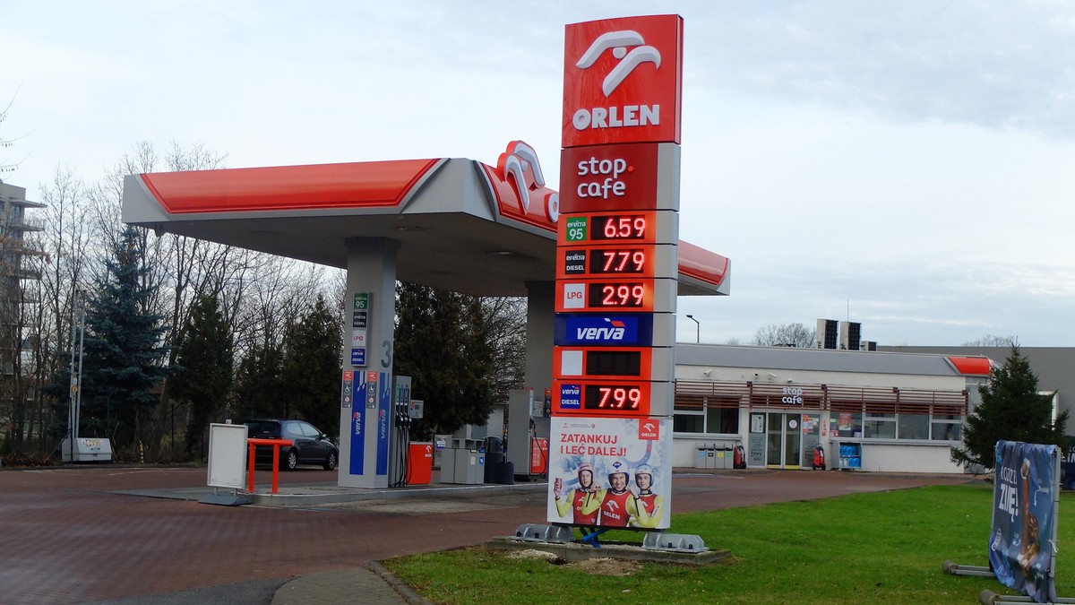 Ceny paliw. Cud na stacjach w Polsce. Wzrosły VAT, akcyza, opłata paliwowa, a ceny bez zmian