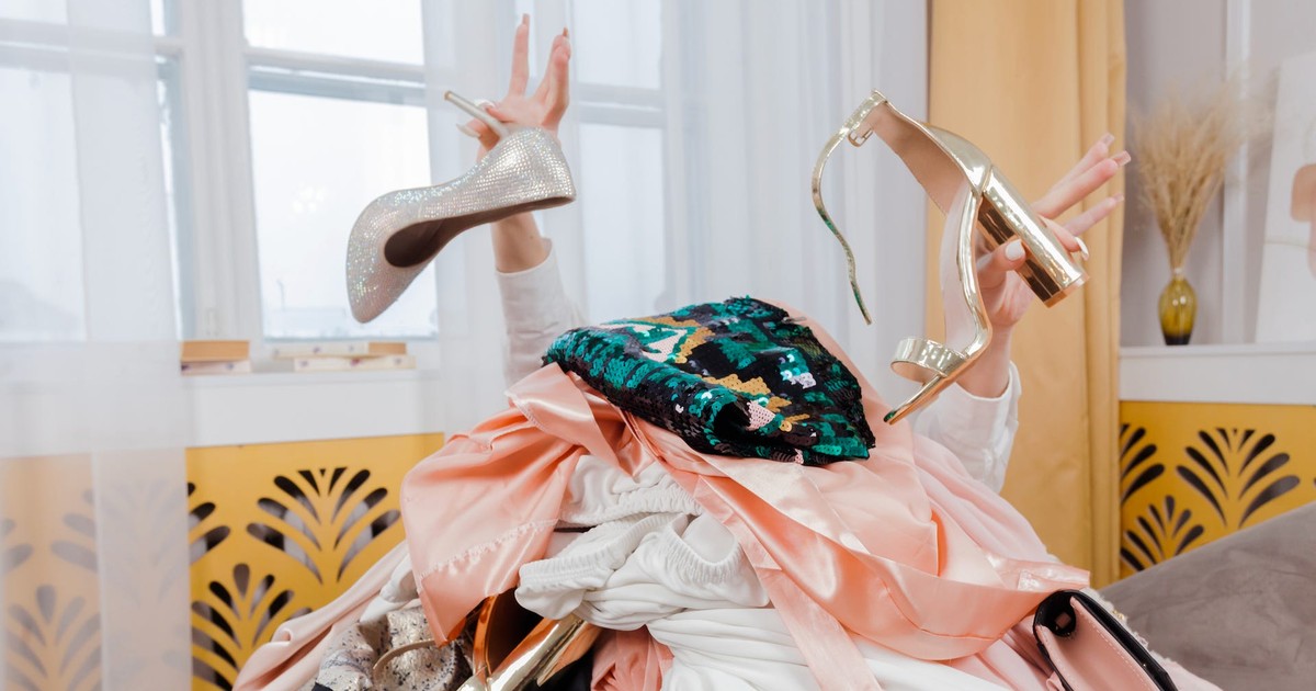 A luxury fashion expert condemned rampant haul culture on social media ...