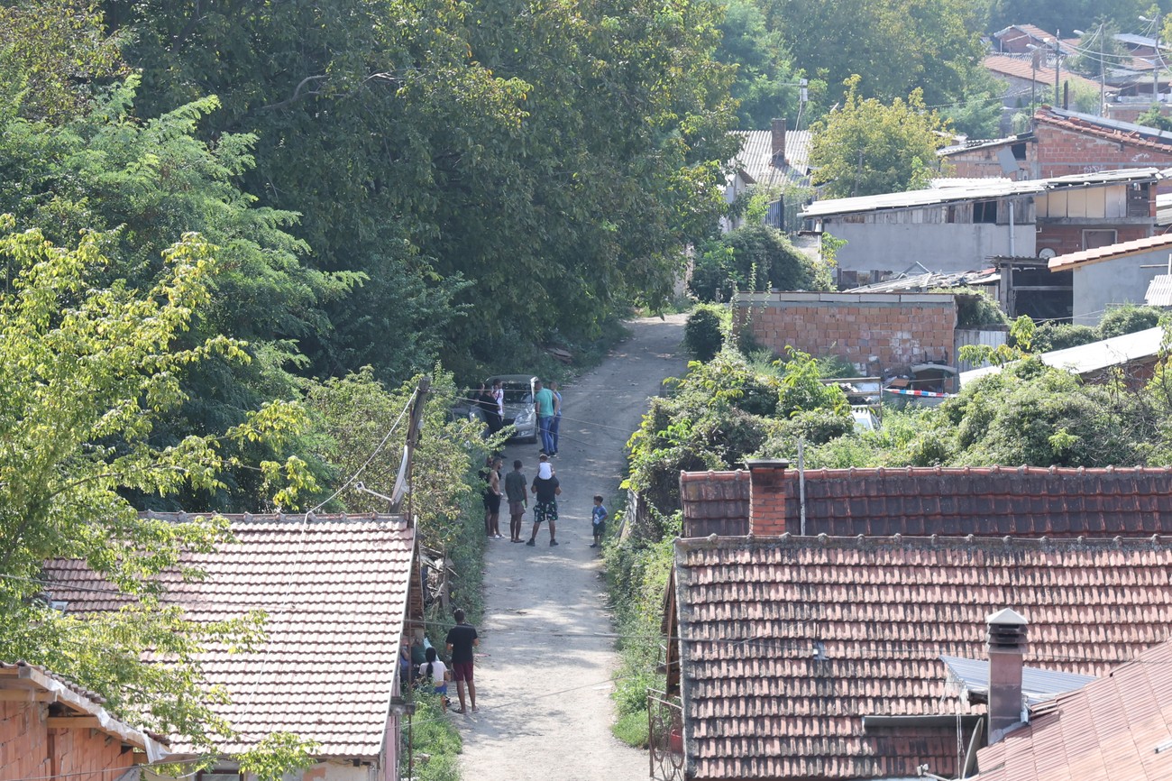 Prve slike sa mesta ubadanja žene u Zemunu: Jedini svedok dete - Blic