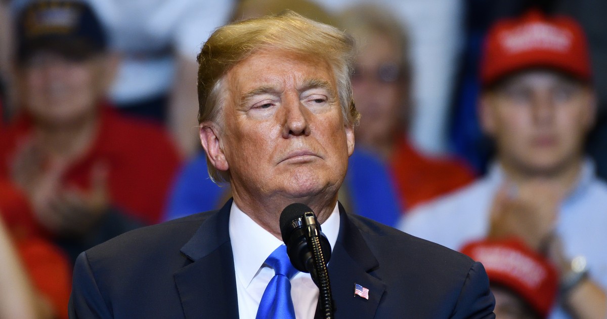 Donald Trump sprzedaje złote trampki "Myślę że to będzie sukces ...