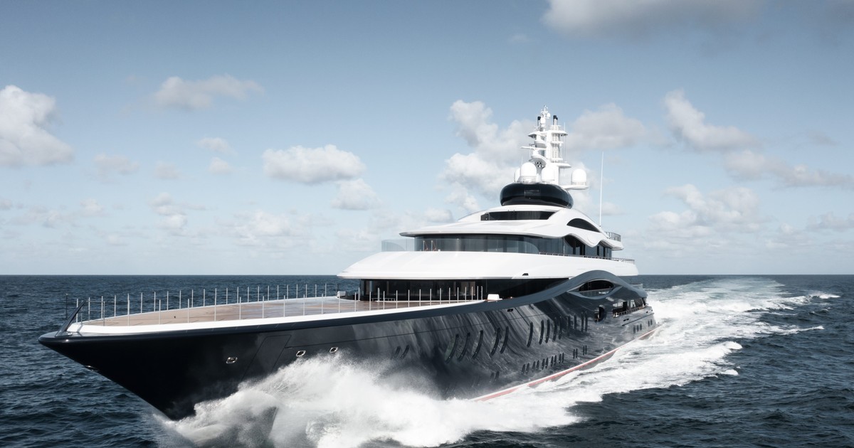 The superyacht world is speculating that Mark Zuckerberg just bought ...