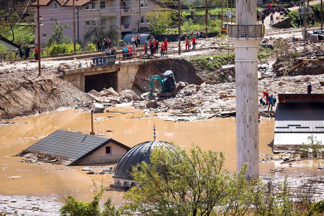 Dramatične scene u Bosni i Hercegovini: Poplave odnele živote, grad ...