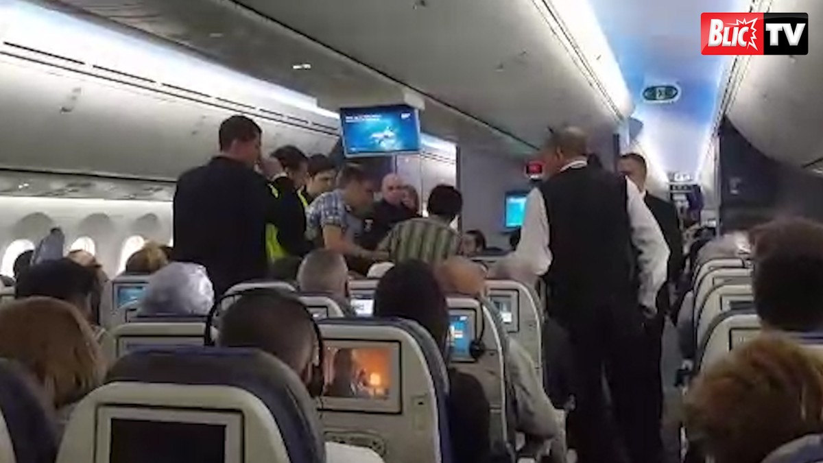 Agenti SAD priredili pakao putniciima u avionu iz Brazila: Vezali su nas lisicama i tukli jer ...