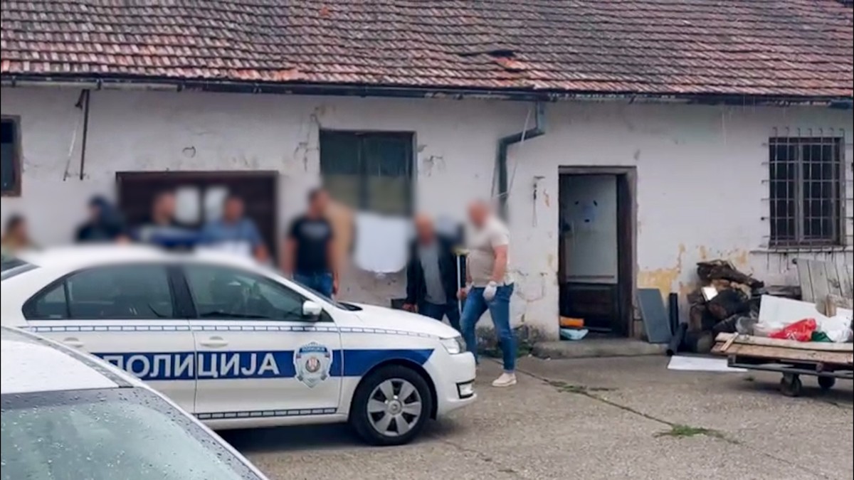 Detalji drame u Novom Sadu: Policija pronašla pištolj iz kojeg je pucao muškarac koji je zapalio ...