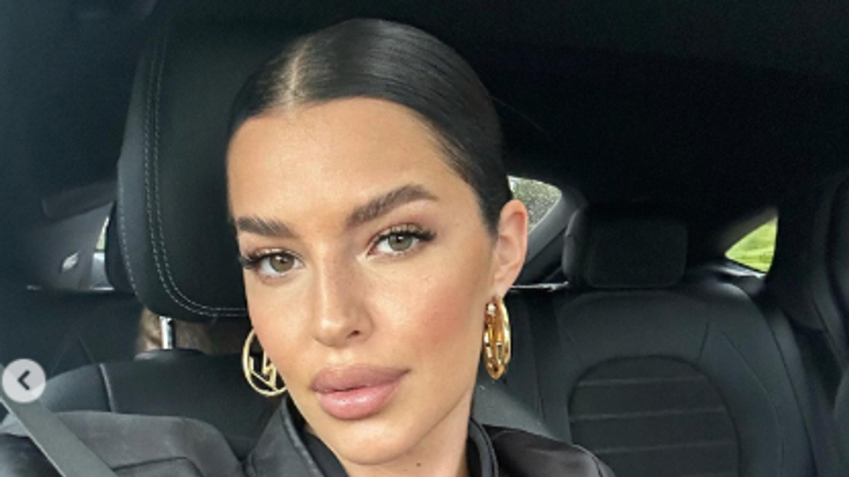 Novi blam Ane Rajković: Ukrala sliku sa poznatog sajta i pohvalila se kao da je njena - Blic