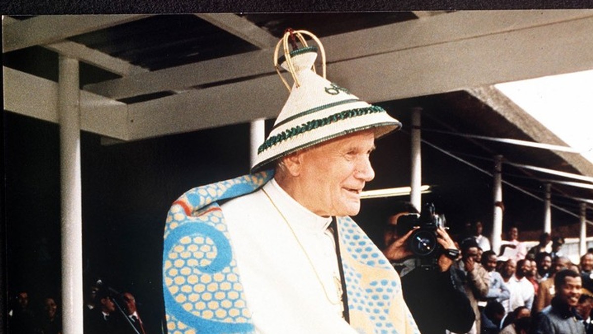 Jan Paweł II na wesoło - Plejada.pl