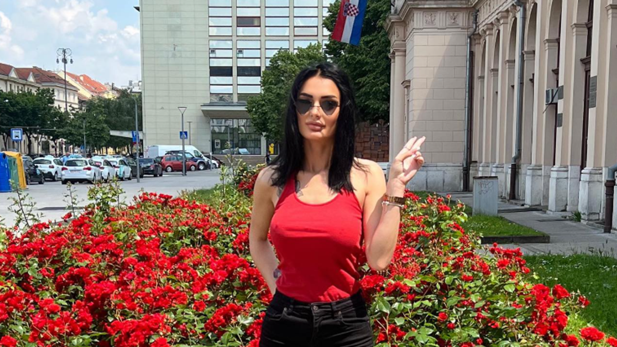 Bivša zadrugarka u blagoslovenom stanju, šesti mesec trudnoće, nosi dečaka - Blic