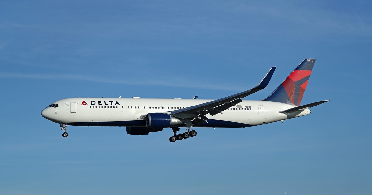 Delta Air Lines pilot caught with 2 bottles of Jägermeister in his ...