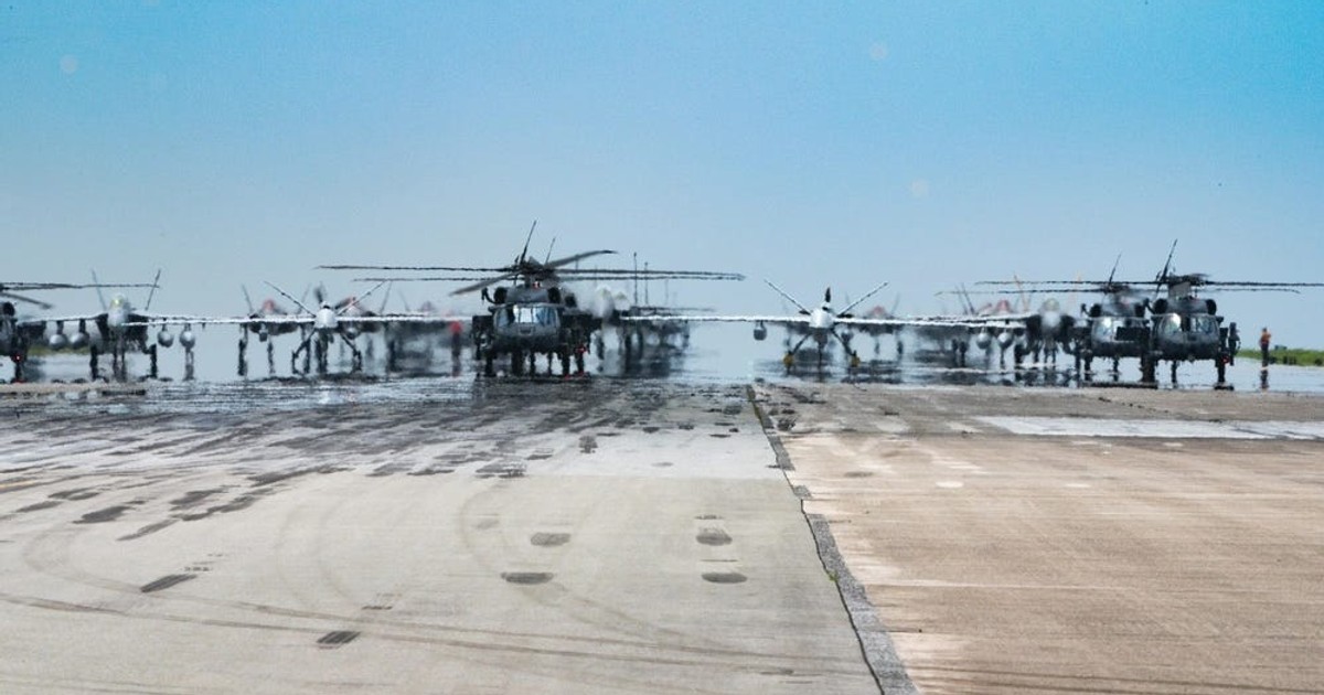 US Air Force's massive 53-aircraft runway exercise 'sends a message you ...