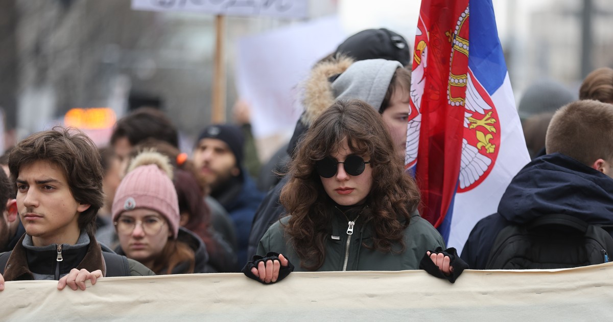 Studenti u blokadi odaju poštu i žrtvama tragedije na Cetinju, ćutanje 27 minuta - Blic