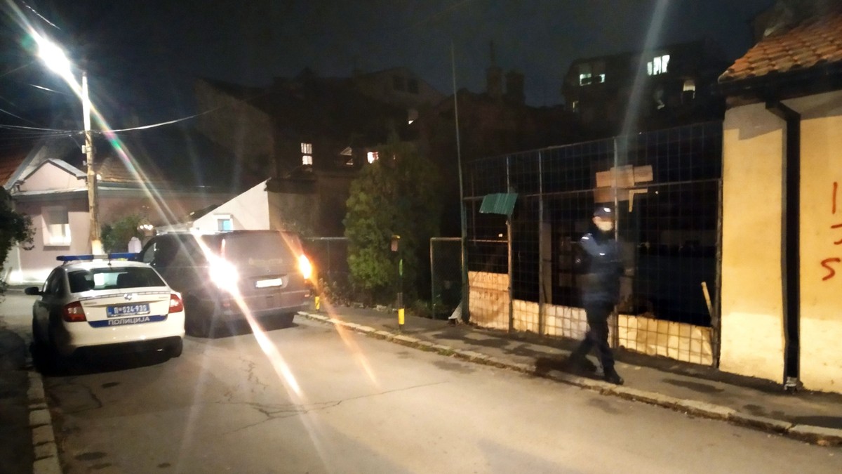 PRVI SNIMCI SA MESTA UŽASA Ovo je kuća na Zvezdari gde je baka Coka pronađena mrtva sa nožem u ...