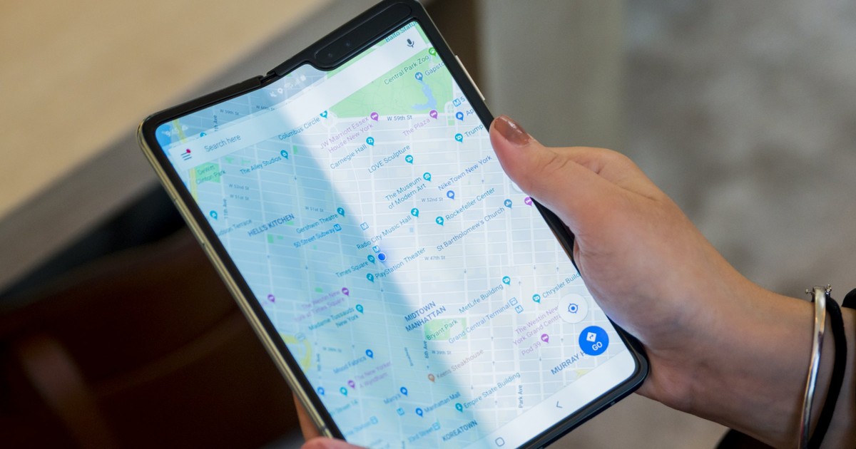 Samsung's wildly ambitious $2,000 folding phone is a disaster for the ...