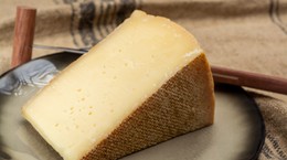 Ser mimolette to francuski przysmak. Tak wykorzystasz go w swojej kuchni