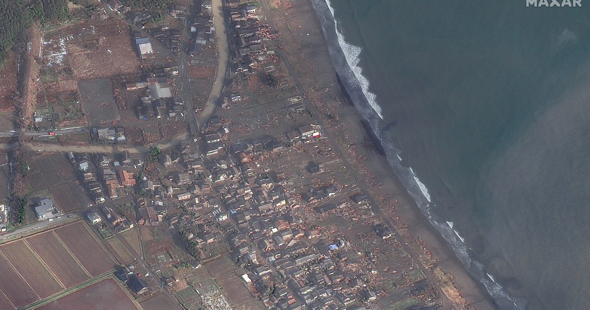 Space photos show Japan's ground splitting open and mass destruction ...
