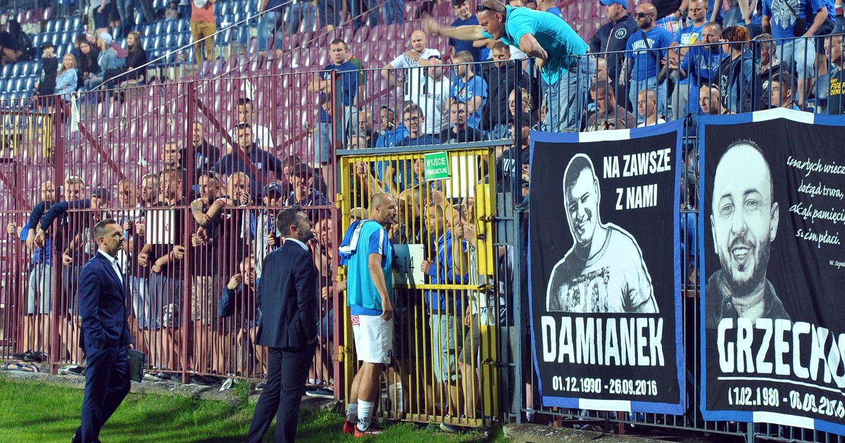 Gorąco po wpadce Lecha. Trener starł się z kibicami