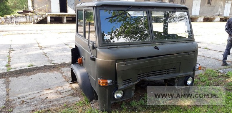 Wojskowe wyprzedaże. Silnik i kabina od Stara, Tarpan po dachowaniu i ...